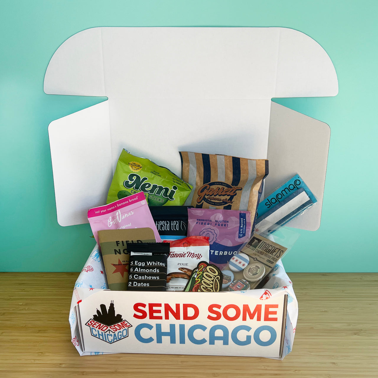 Chicago gift box 10-items | Send Some Chicago
